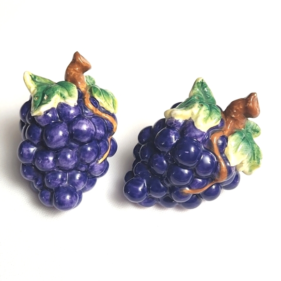 Kitchen | Vintage Grapes Salt And Pepper Shakers | Poshmark